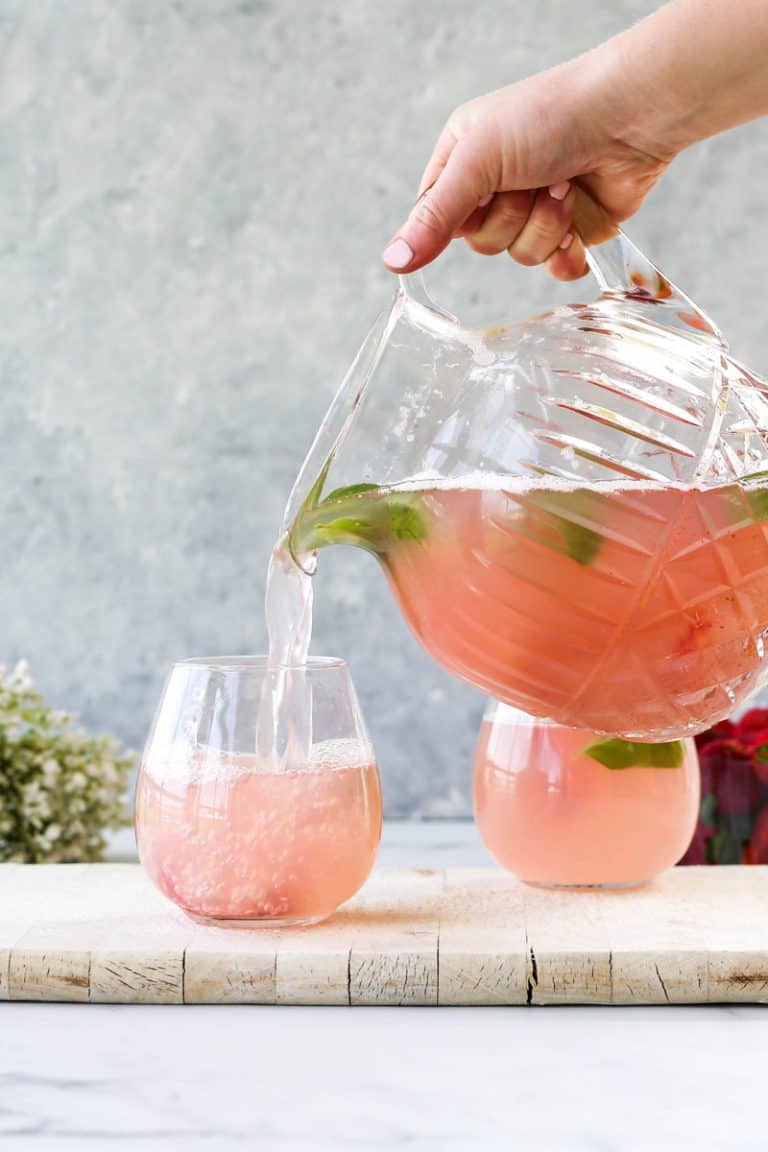 Healthy Strawberry Mocktail Spritzer {Non Alcoholic}