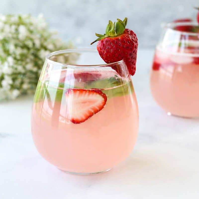 Healthy Strawberry Mocktail Spritzer {Non Alcoholic}