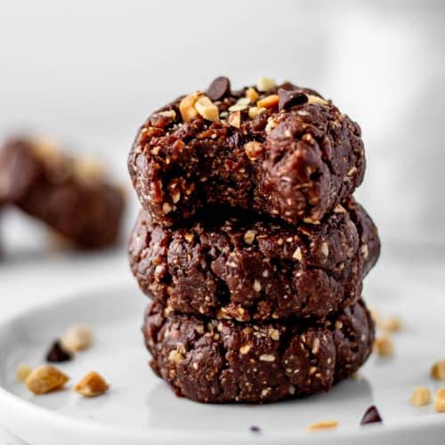 Raw Peanut Butter Chocolate Chip Cookies {Vegan}