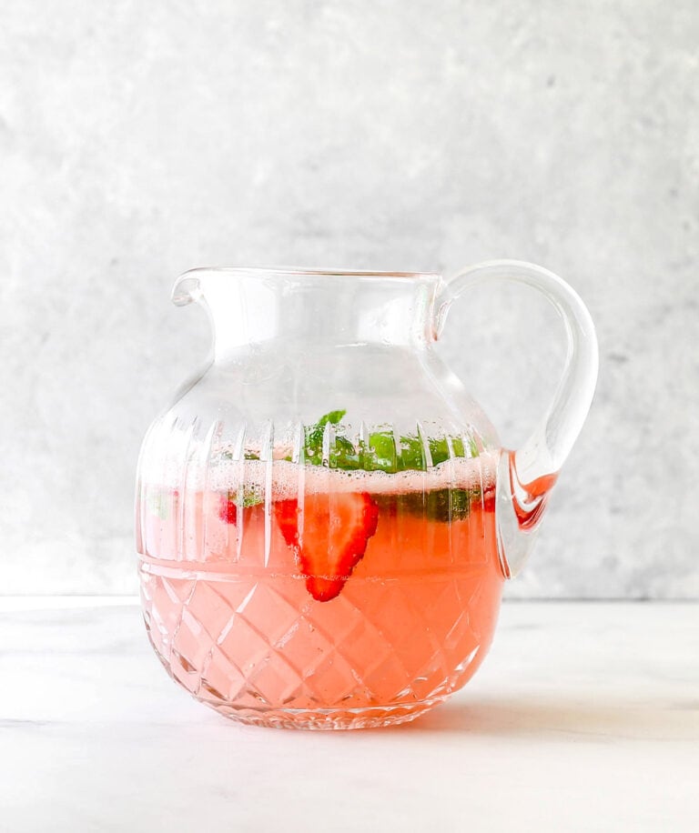 Healthy Strawberry Mocktail Spritzer {Non Alcoholic}